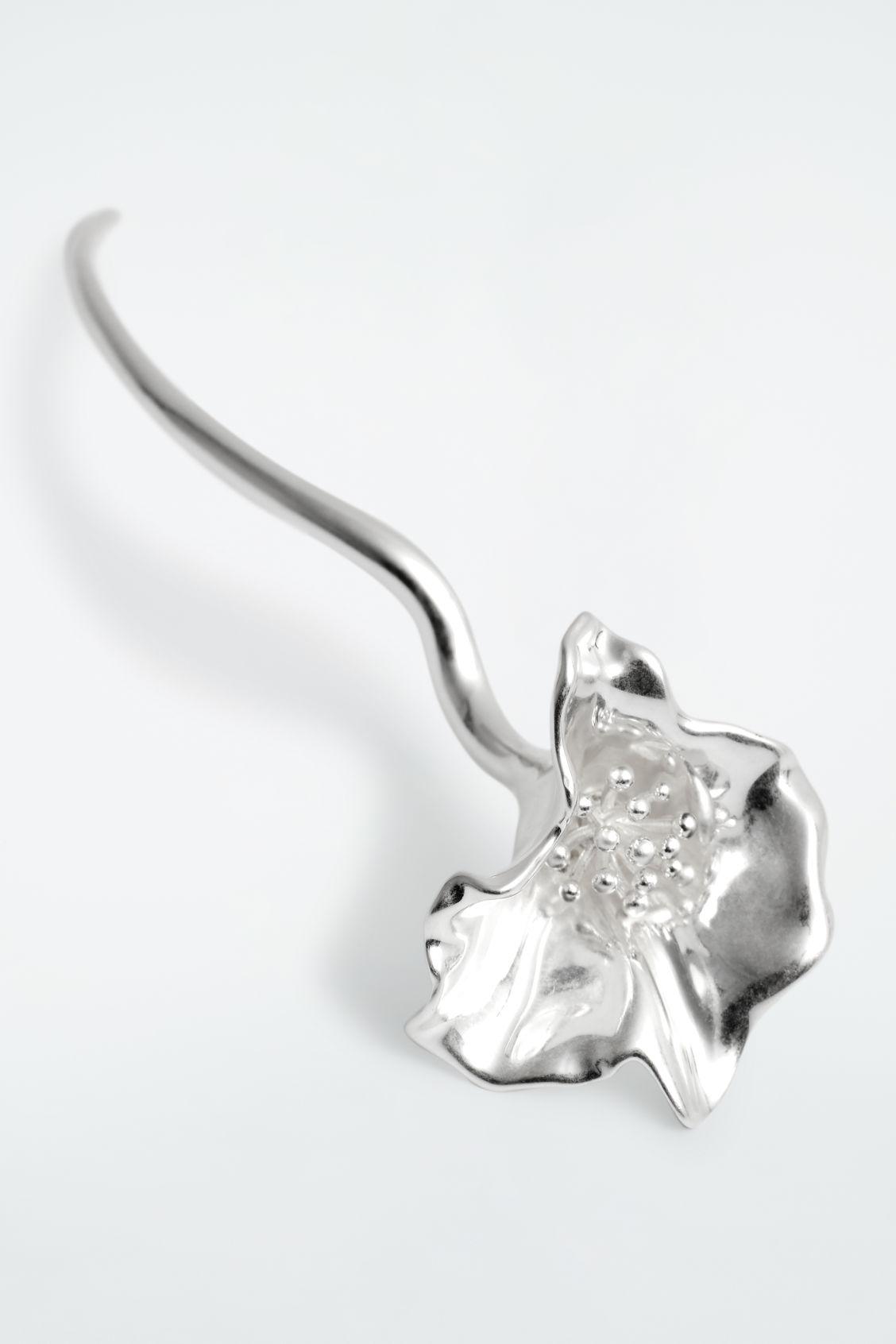 COS Floral Hair Pin in SILVER | endource