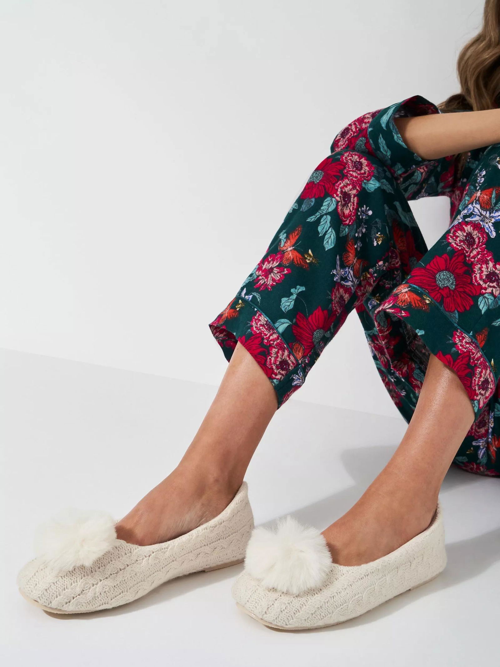 CREW CLOTHING Cable Knit Pom Pom Pump Slippers | endource