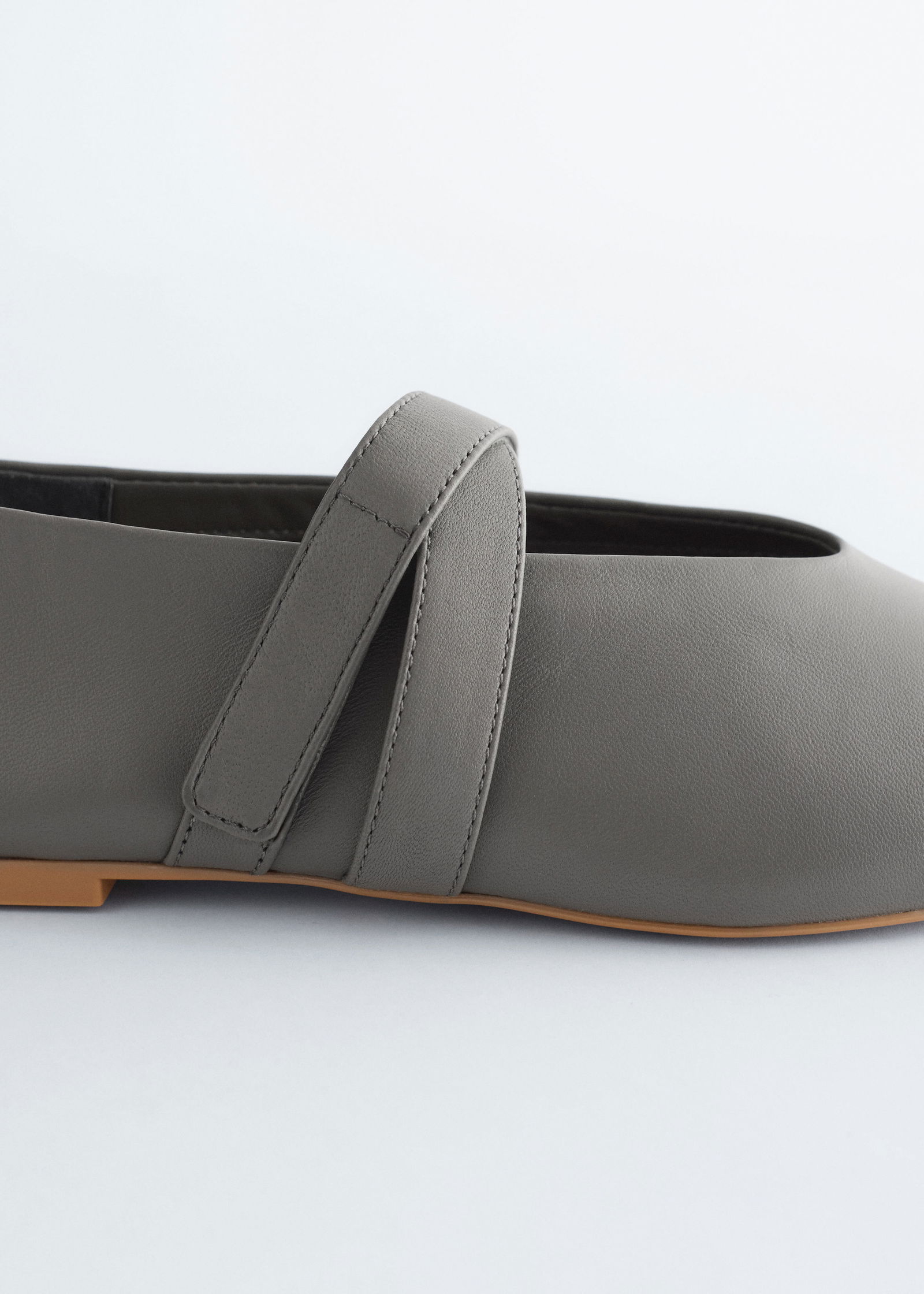 & OTHER STORIES Cross-Strap Leather Ballet Flats | endource
