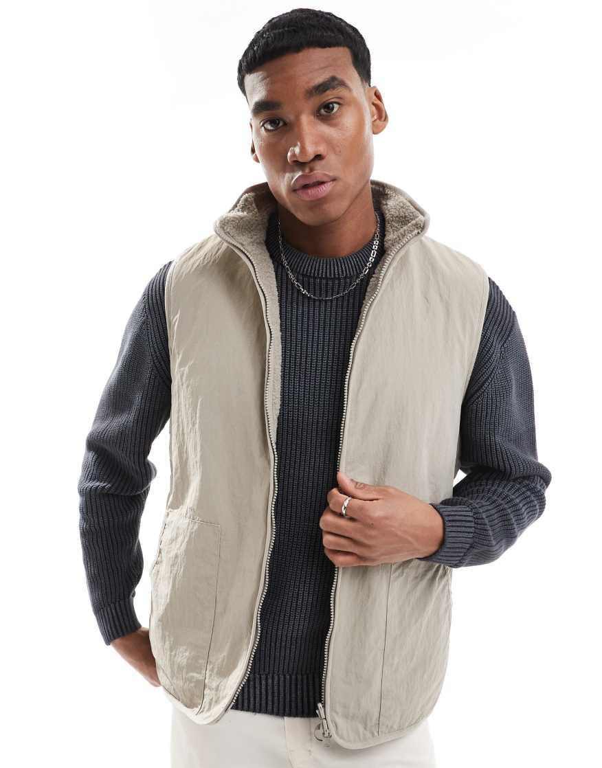 BARBOUR Reversible Fleece Gilet in CONCRETE | endource