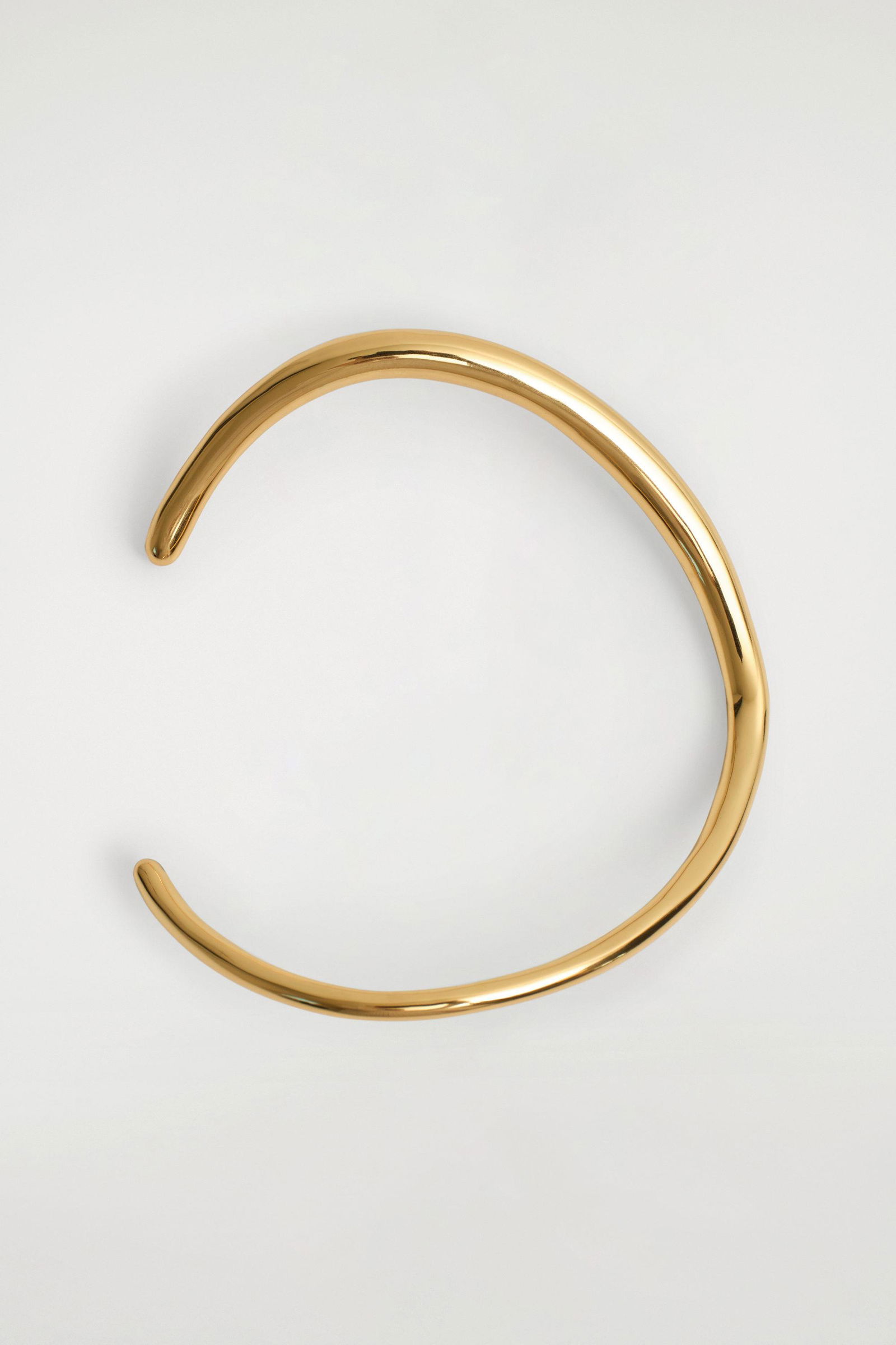 COS Curved Arm Cuff in GOLD | endource