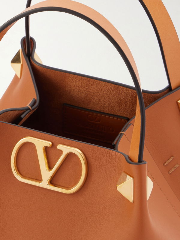 VALENTINO GARAVANI VLogo Embellished Leather Shoulder Bag | endource