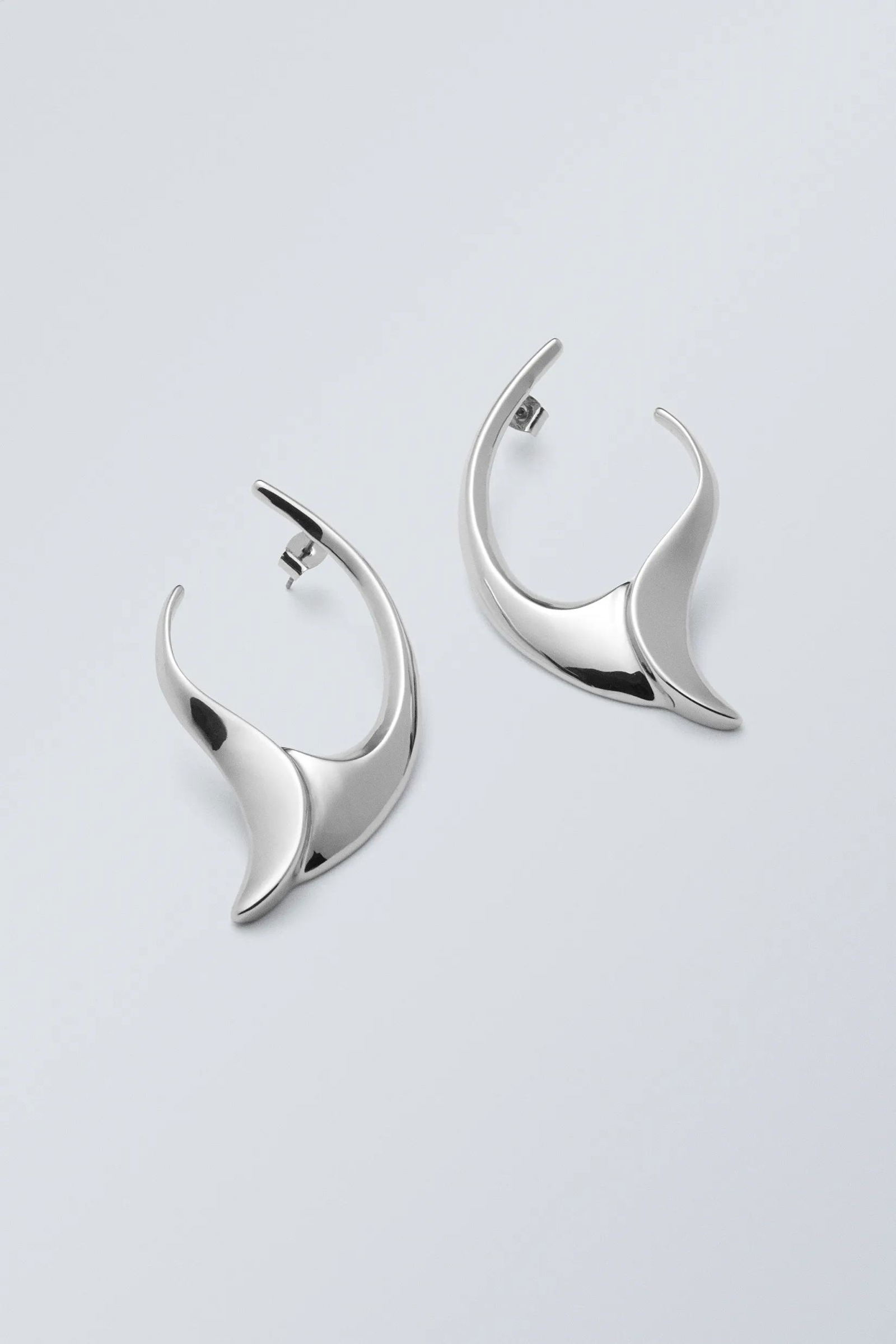WEEKDAY Sharp Earrings in Silver-Coloured | endource