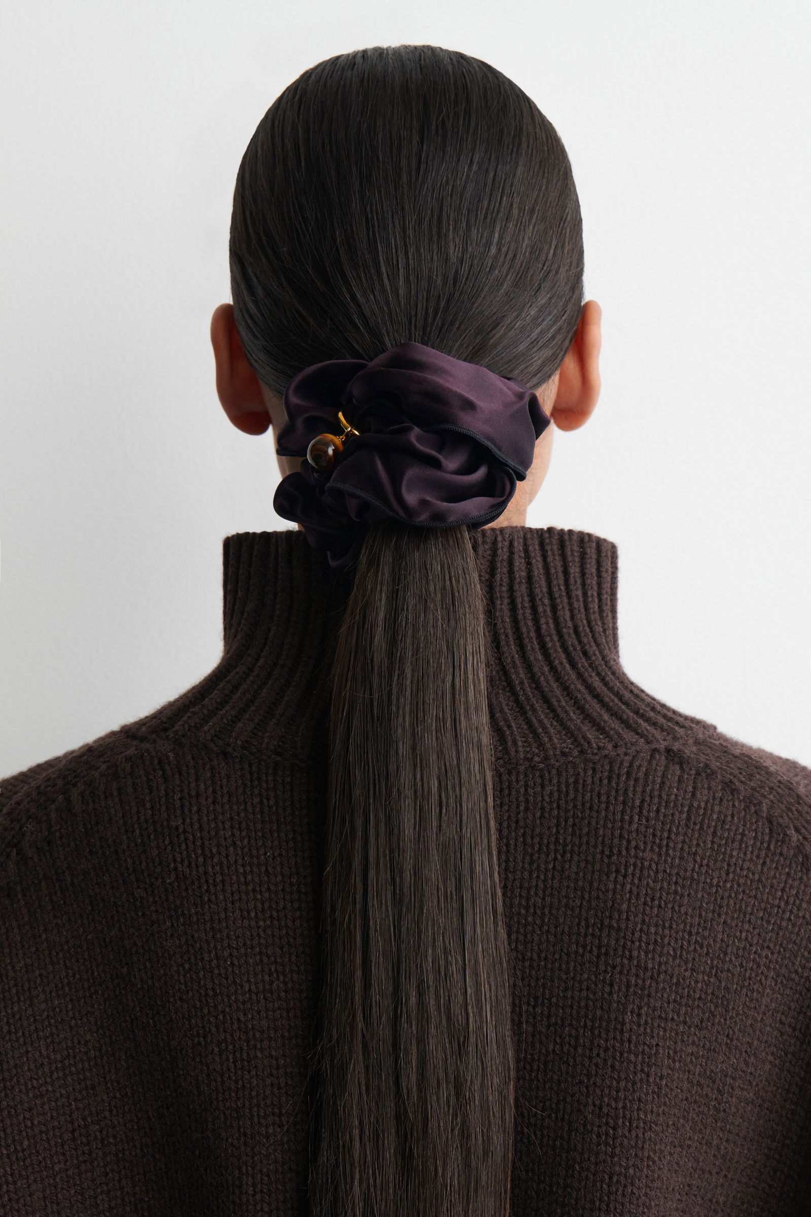 COS CHARM-DETAIL SILK SCRUNCHIE | endource