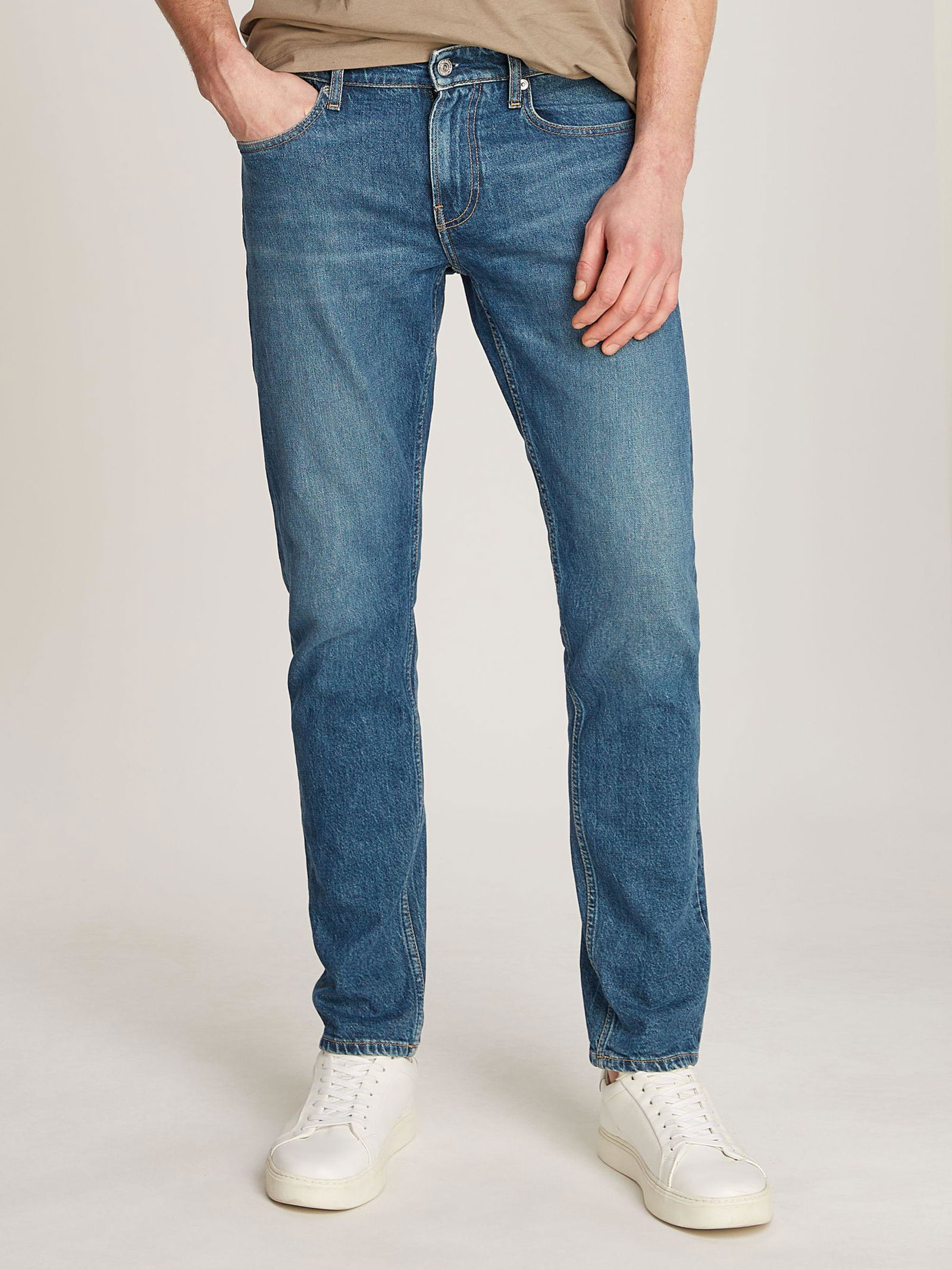 CALVIN KLEIN Slim Fit Jeans in Denim Medium | endource