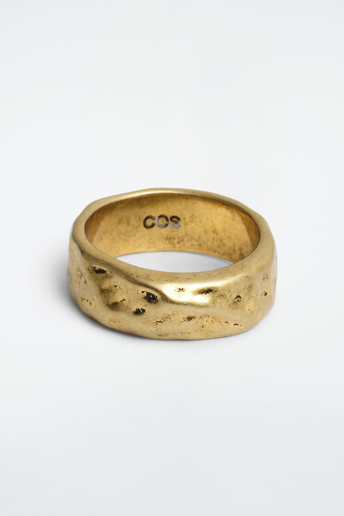 COS Hammered Chunky Ring | endource