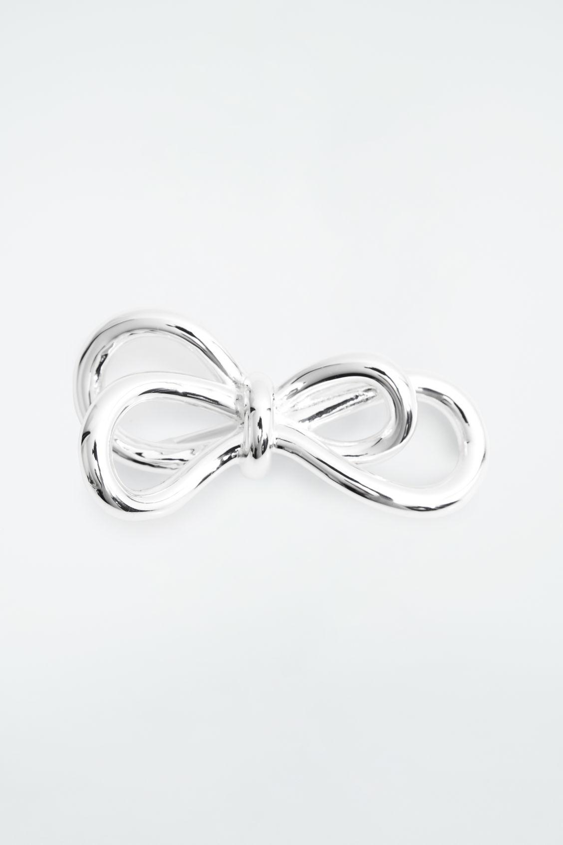 COS Knotted Bow Brooch in SILVER | endource