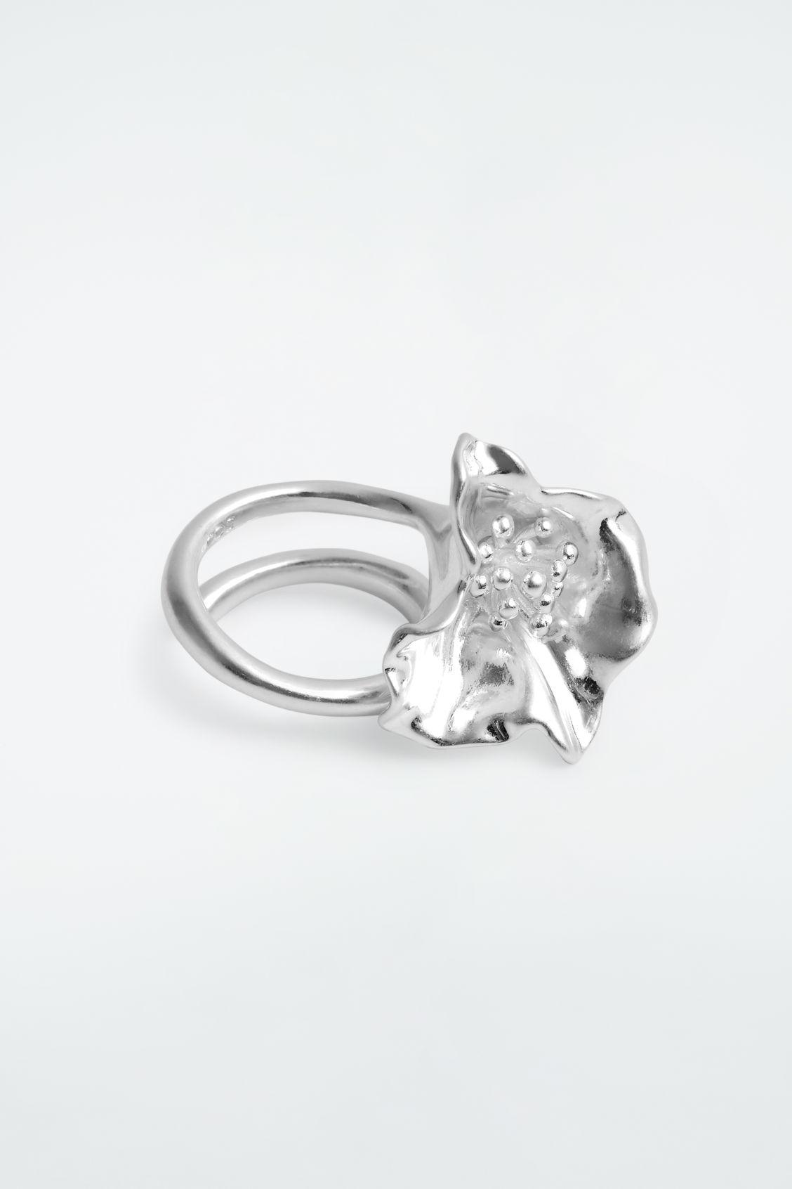 COS Coiled Floral Ring | endource