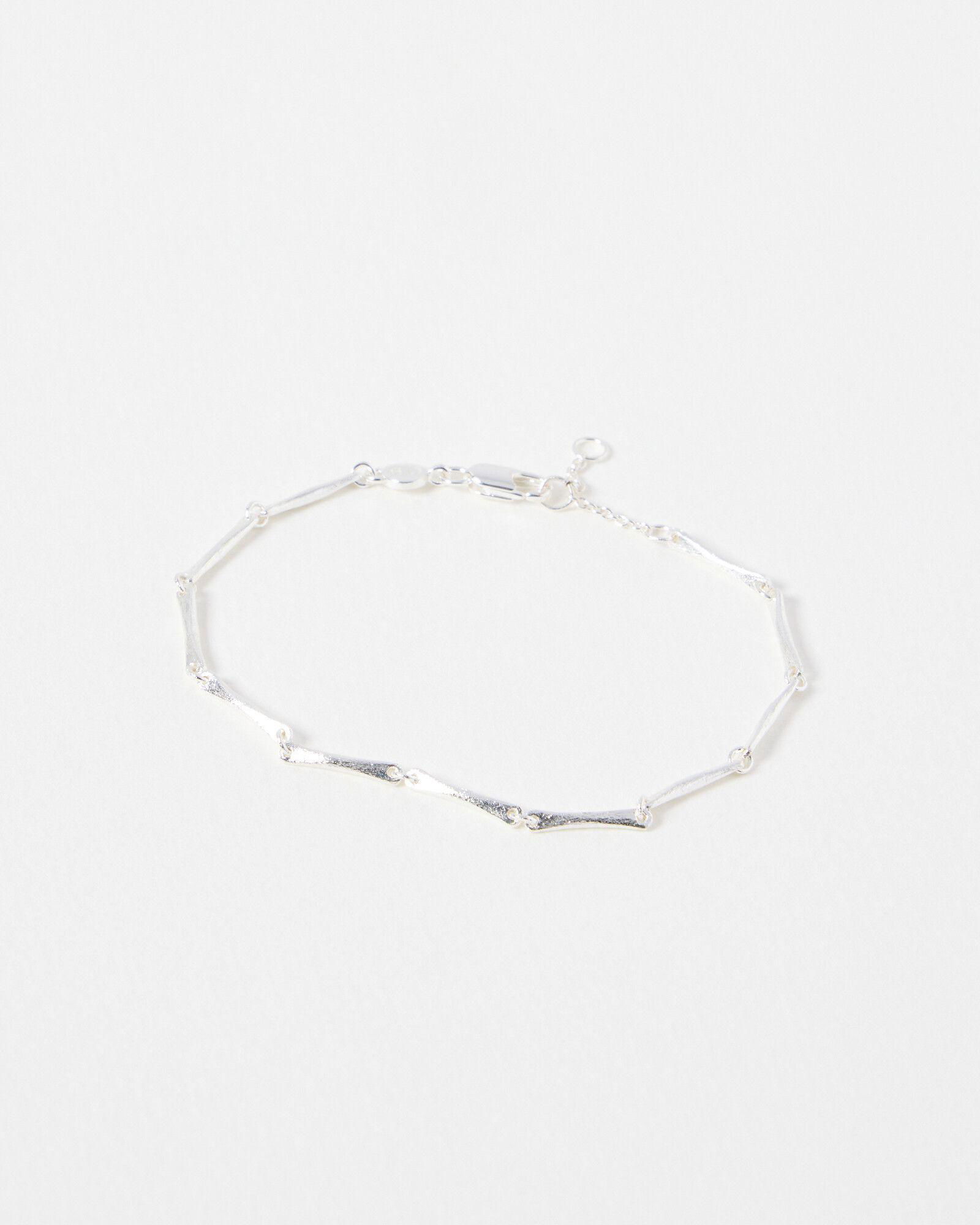 OLIVER BONAS Eleanor Textured Bar Chain Bracelet in Silver | endource