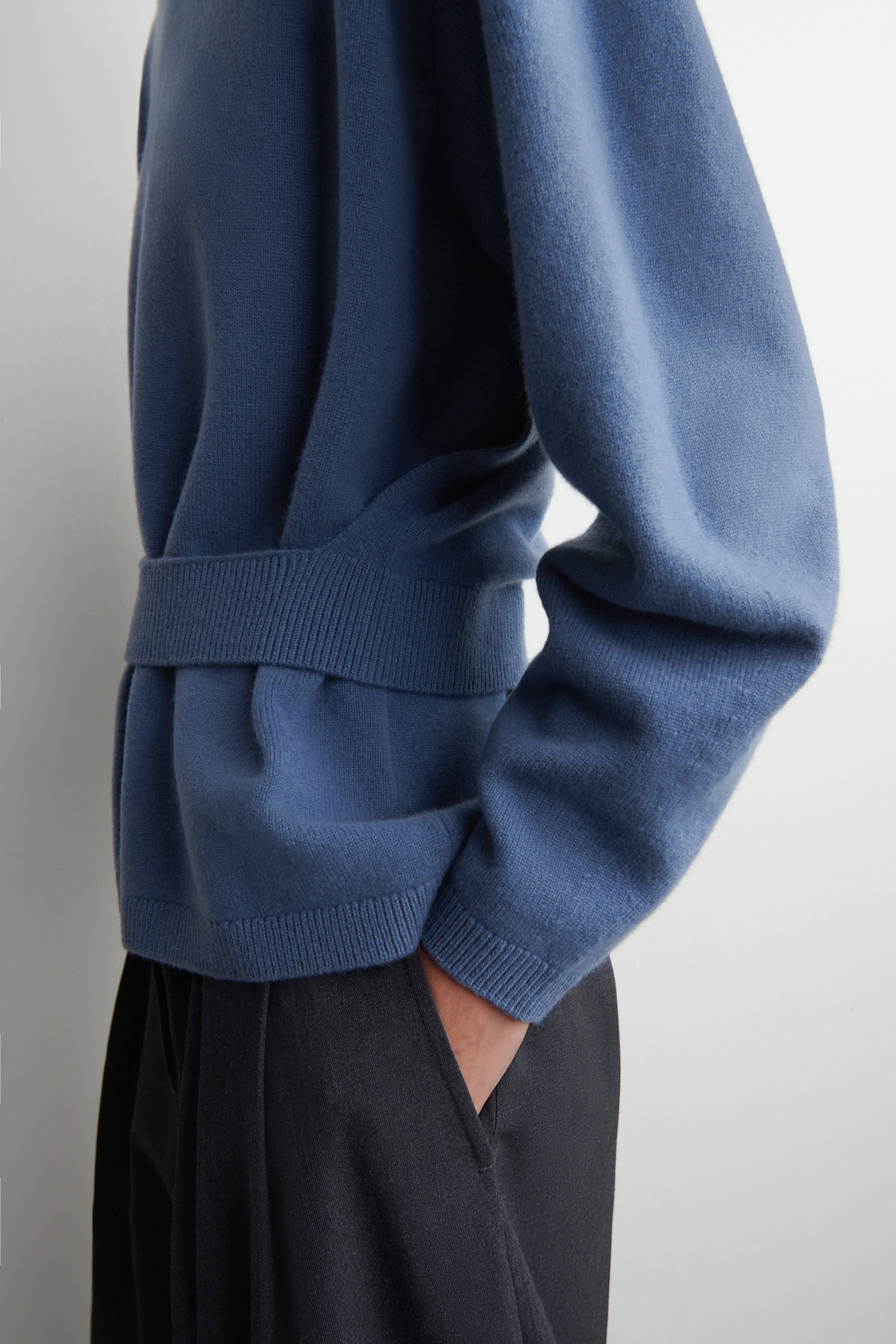 COS BELT-DETAIL MERINO WOOL JUMPER | endource
