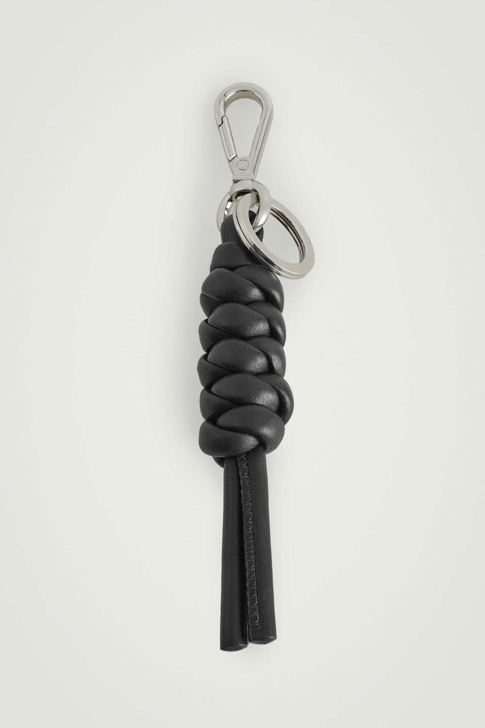 COS Chunky Knotted Leather Keyring in BLACK | endource