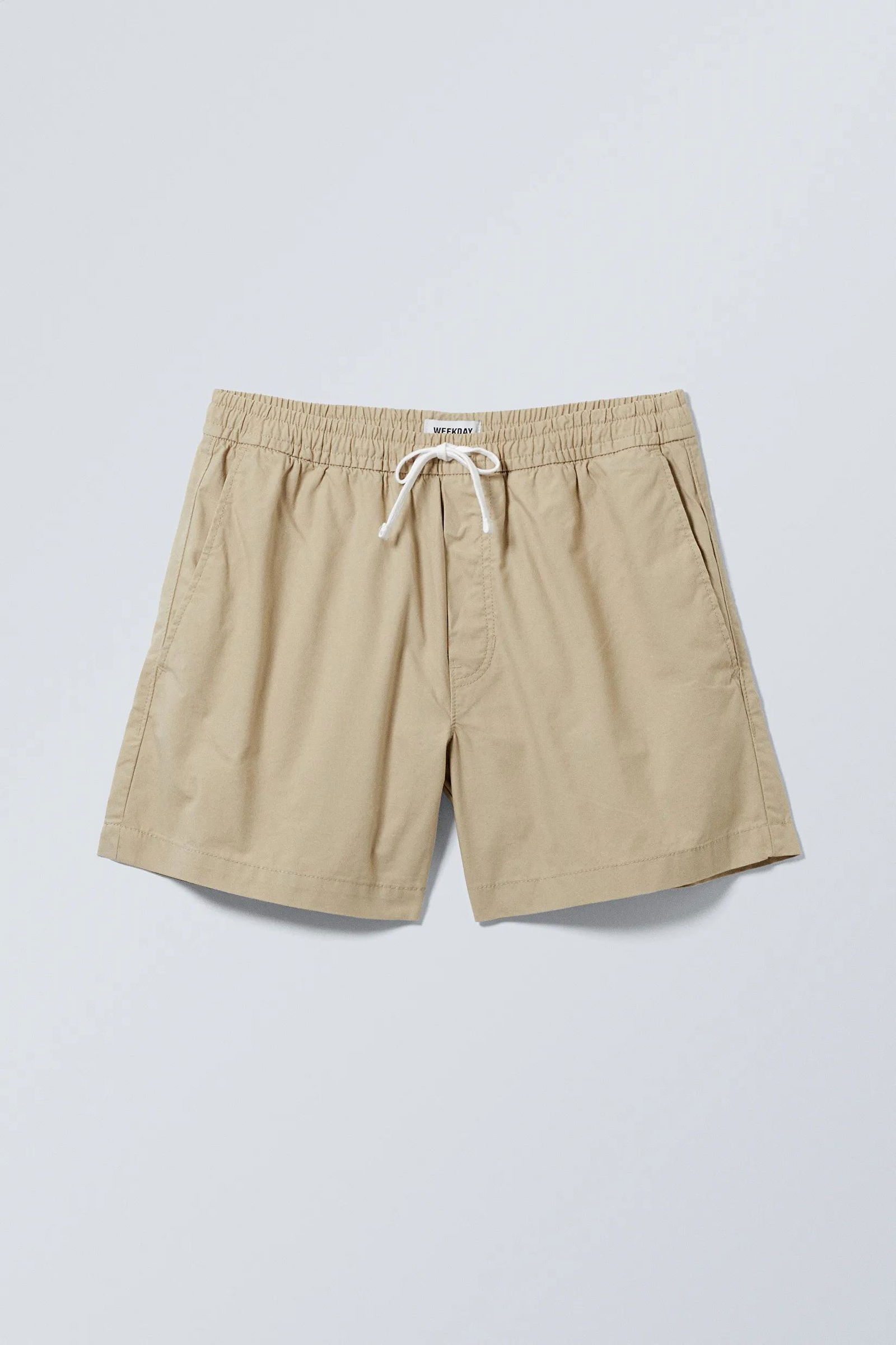 WEEKDAY Regular Oxford Shorts in Beige | Endource