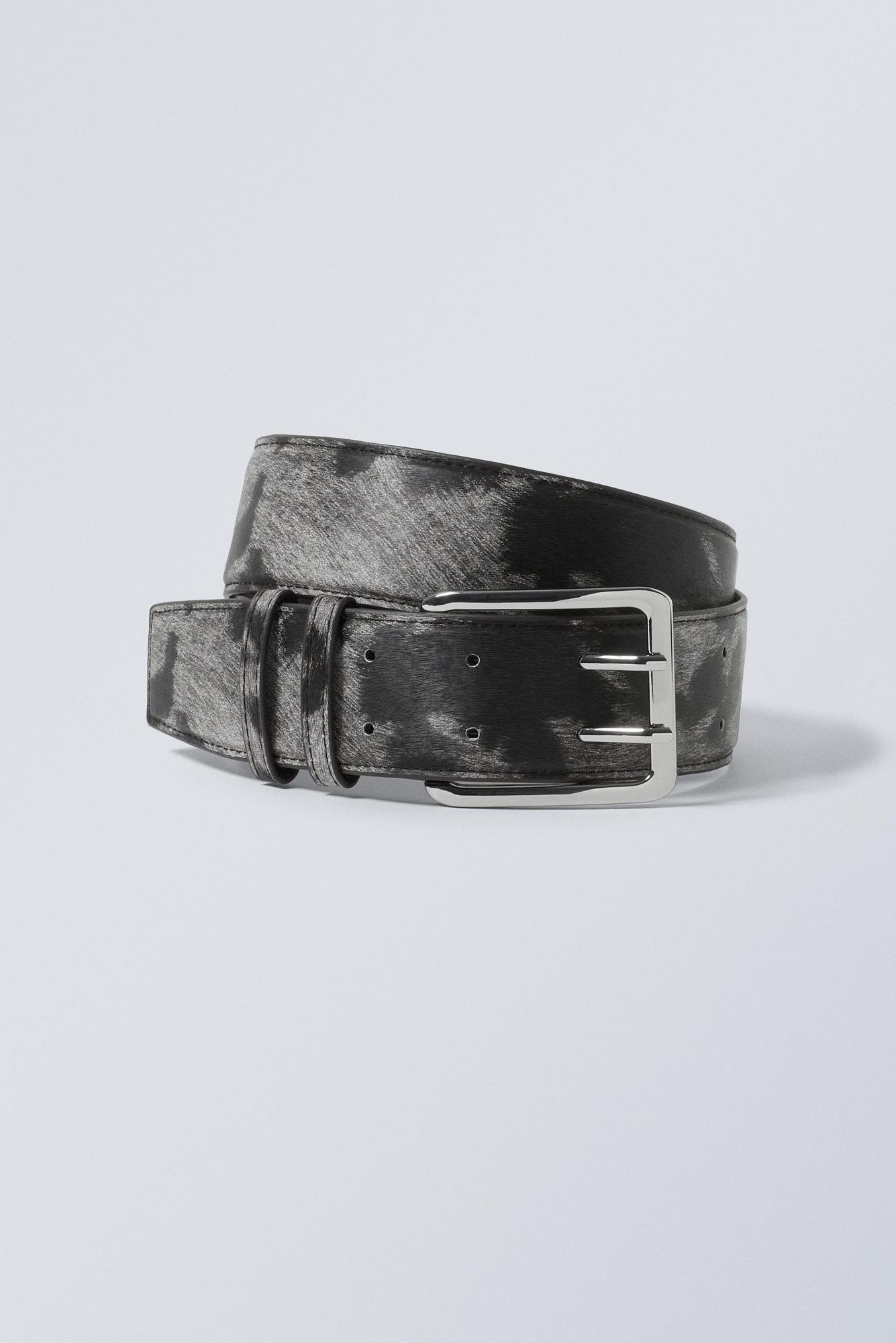 WEEKDAY Double Prong Cow Belt in Black Cow | endource