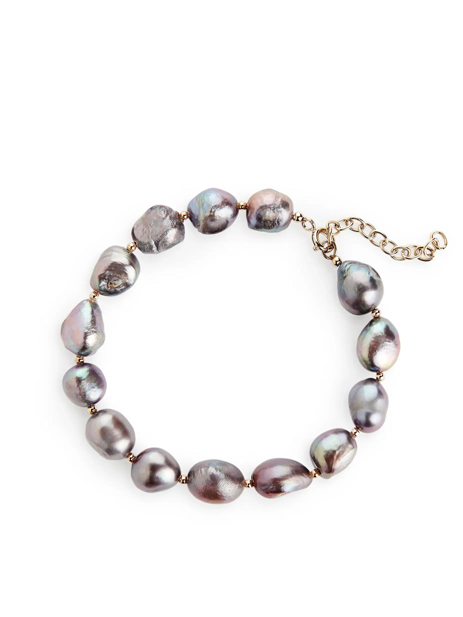 ARKET Freshwater Pearl Bracelet in Dark Pearl/Gold | endource