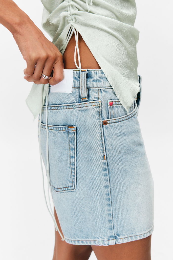 WEEKDAY Aimo Mid-Rise Straight Leg Denim Shorts | endource