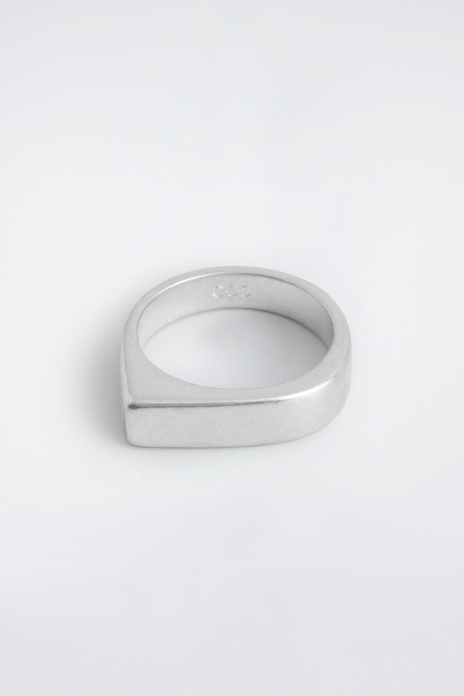 COS Angular Signet Ring | endource