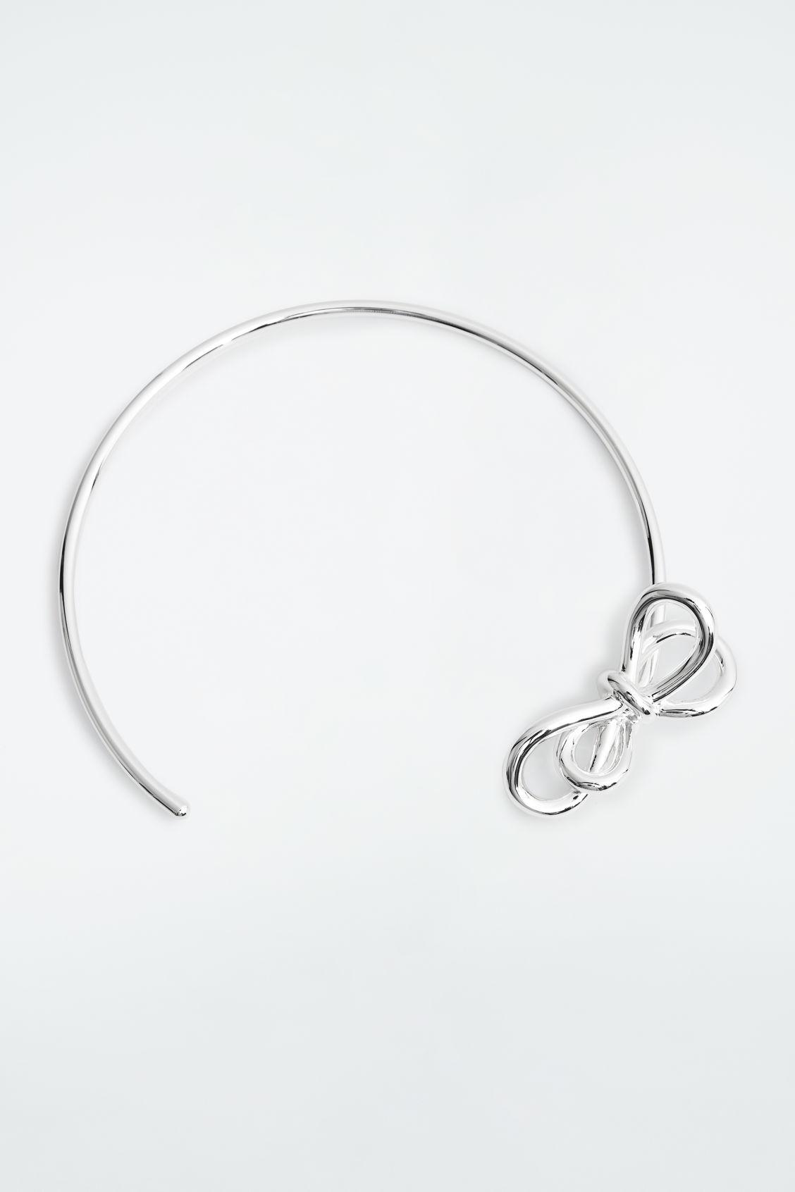 COS Knotted Bow Choker in SILVER | endource