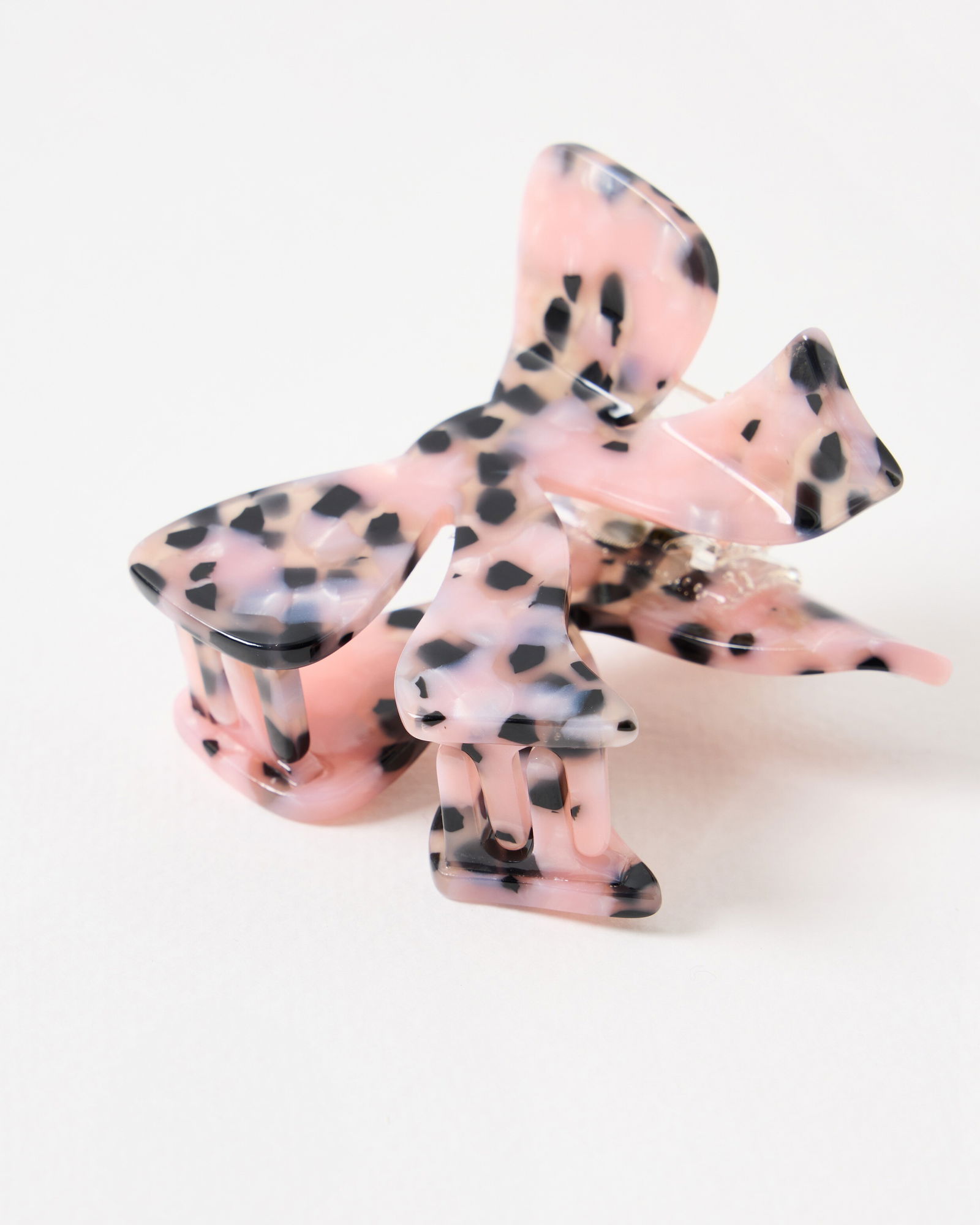 OLIVER BONAS Tatiana Bow Pink Resin Small Claw Clip | endource