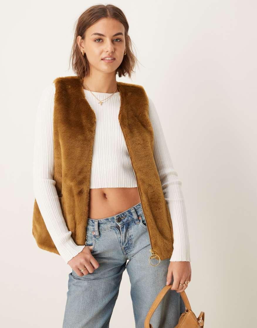 BARBOUR Barn Gilet in Brown/Gold | endource