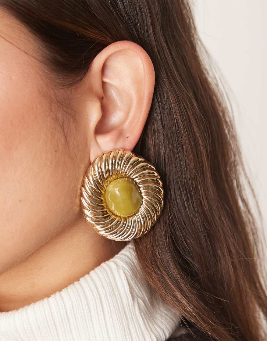 MANGO Textured Stud Earrings With Green Centre In Gold | endource