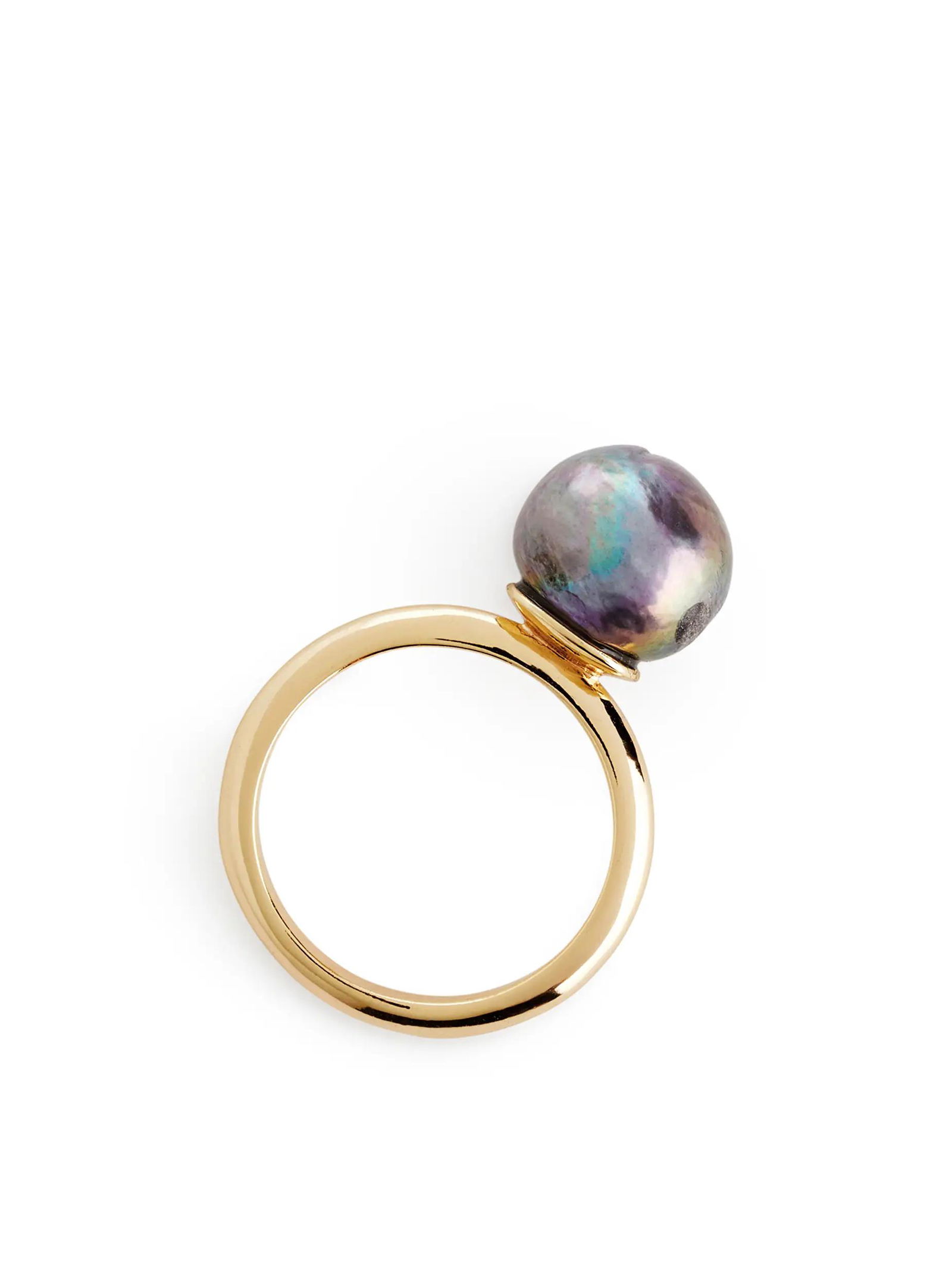 ARKET Freshwater Pearl Ring in Dark Pearl/Gold | endource