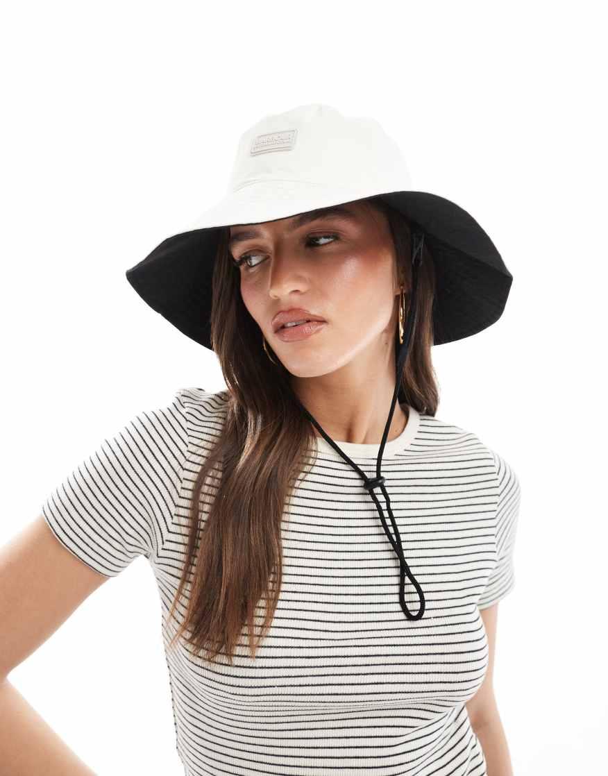 BARBOUR INTERNATIONAL Kyra Bucket Hat in silver birch | endource