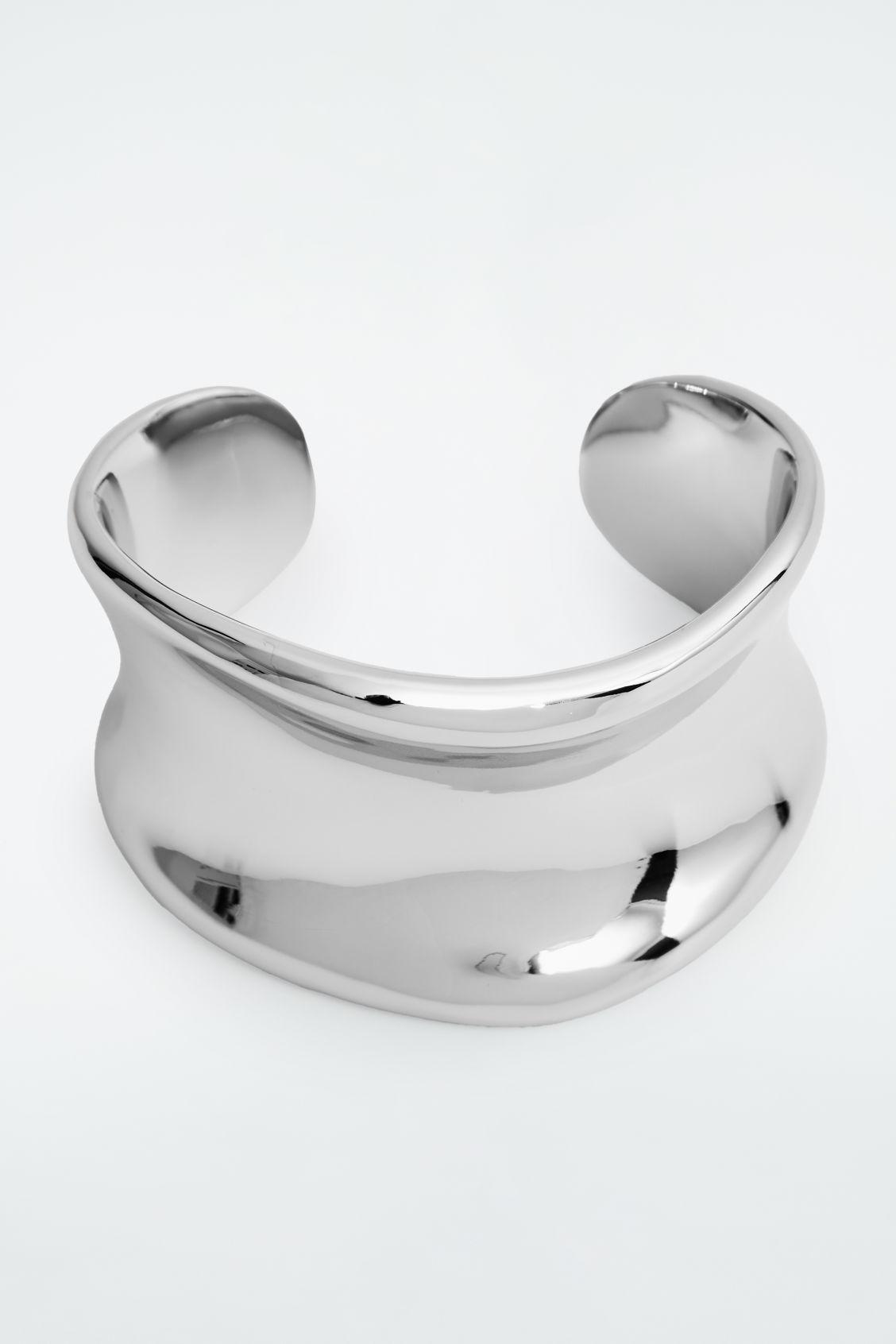COS Sculpted Cuff in SILVER | endource
