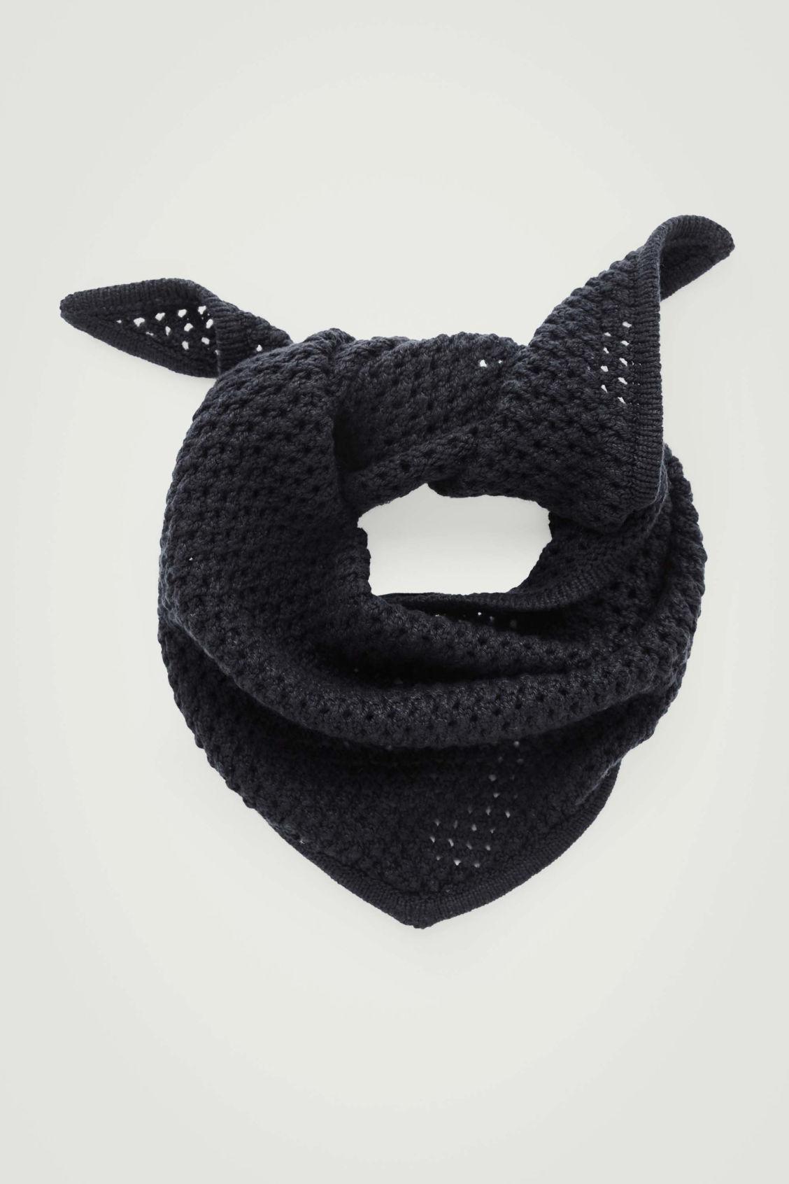 COS Crochet Wool Neckerchief in NAVY | endource