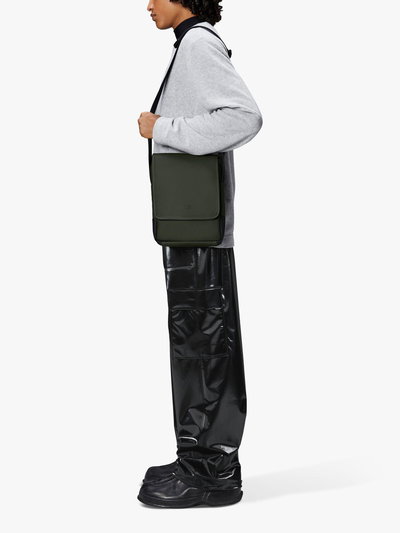 RAINS Trail Reporter Bag in Green | Endource