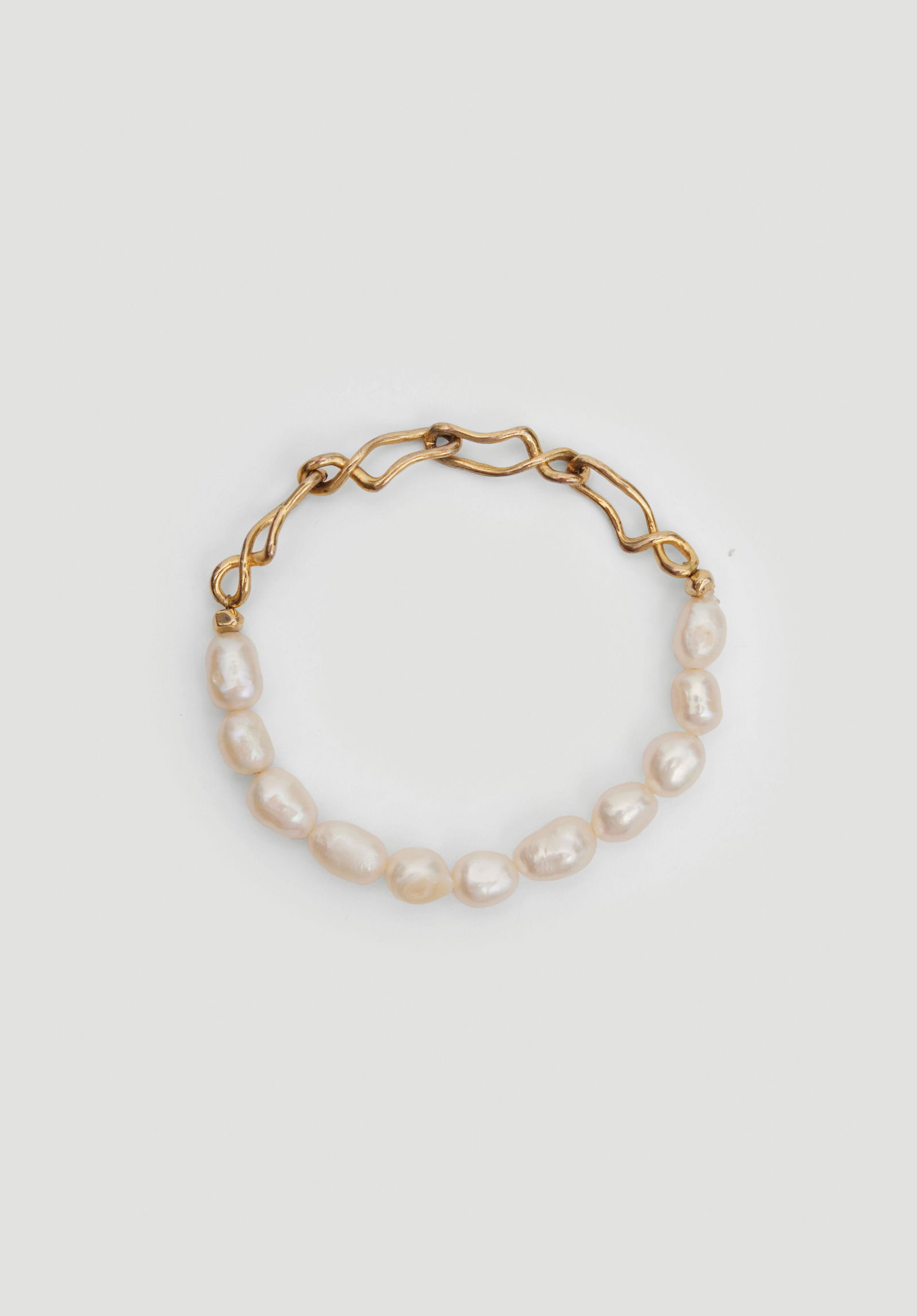 HUSH Twisted Chain And Freshwater Pearl Bracelet in Off White | endource