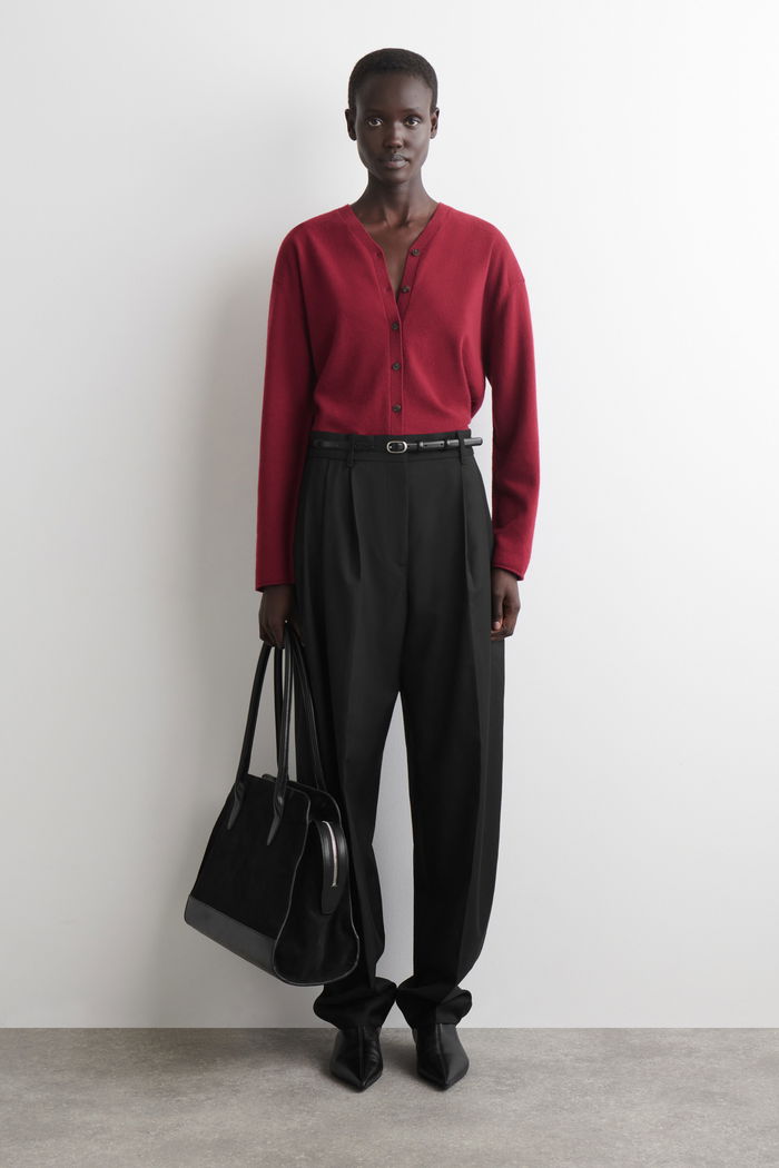 COS MERINO WOOL V-NECK CARDIGAN | endource