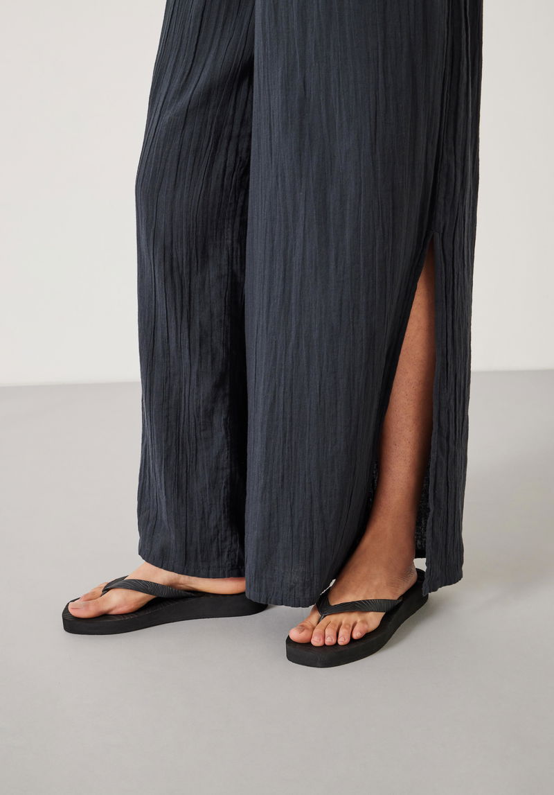 HUSH Sleepers Tapered Platform in Black | endource