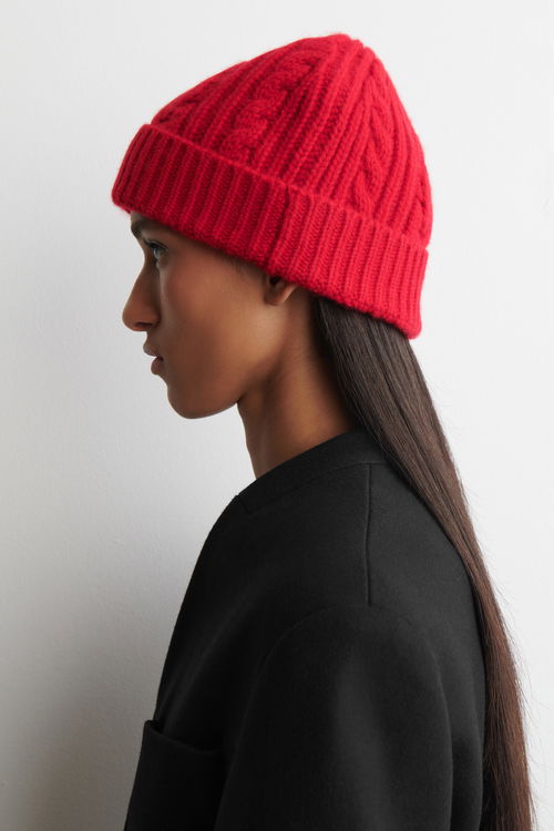 COS Cable-Knit Wool-Cashmere Beanie | endource