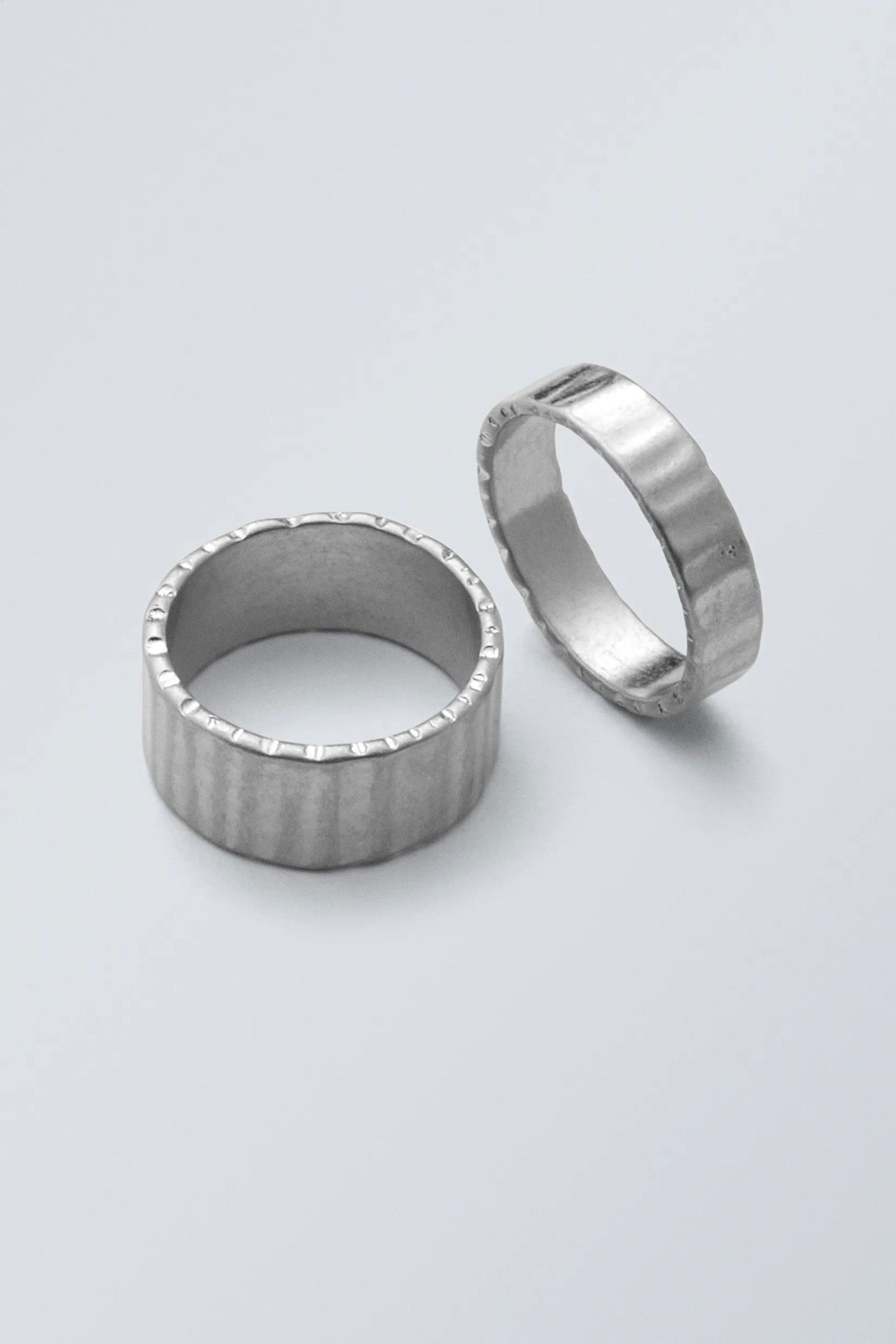 WEEKDAY 2-Pack Pleated Rings in Silver | endource