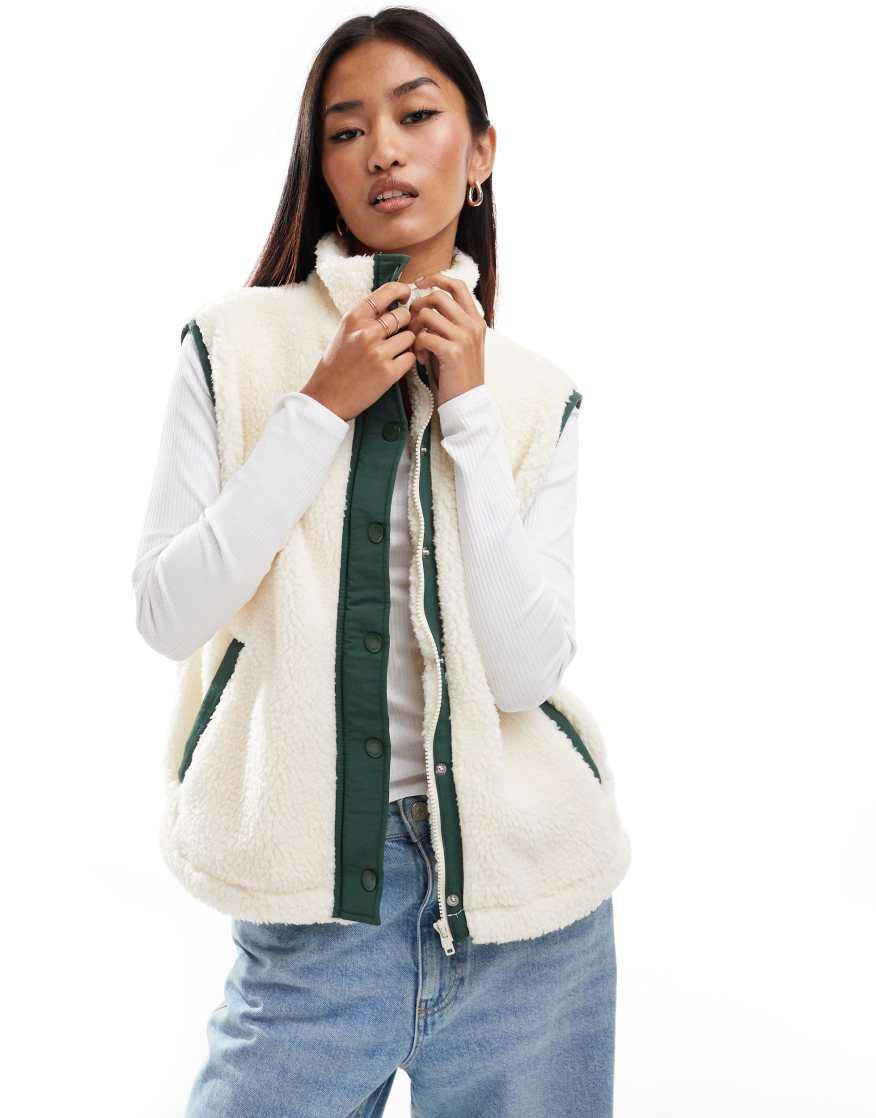 LEVI'S Ramsey Sherpa Borg Vest in beige | endource