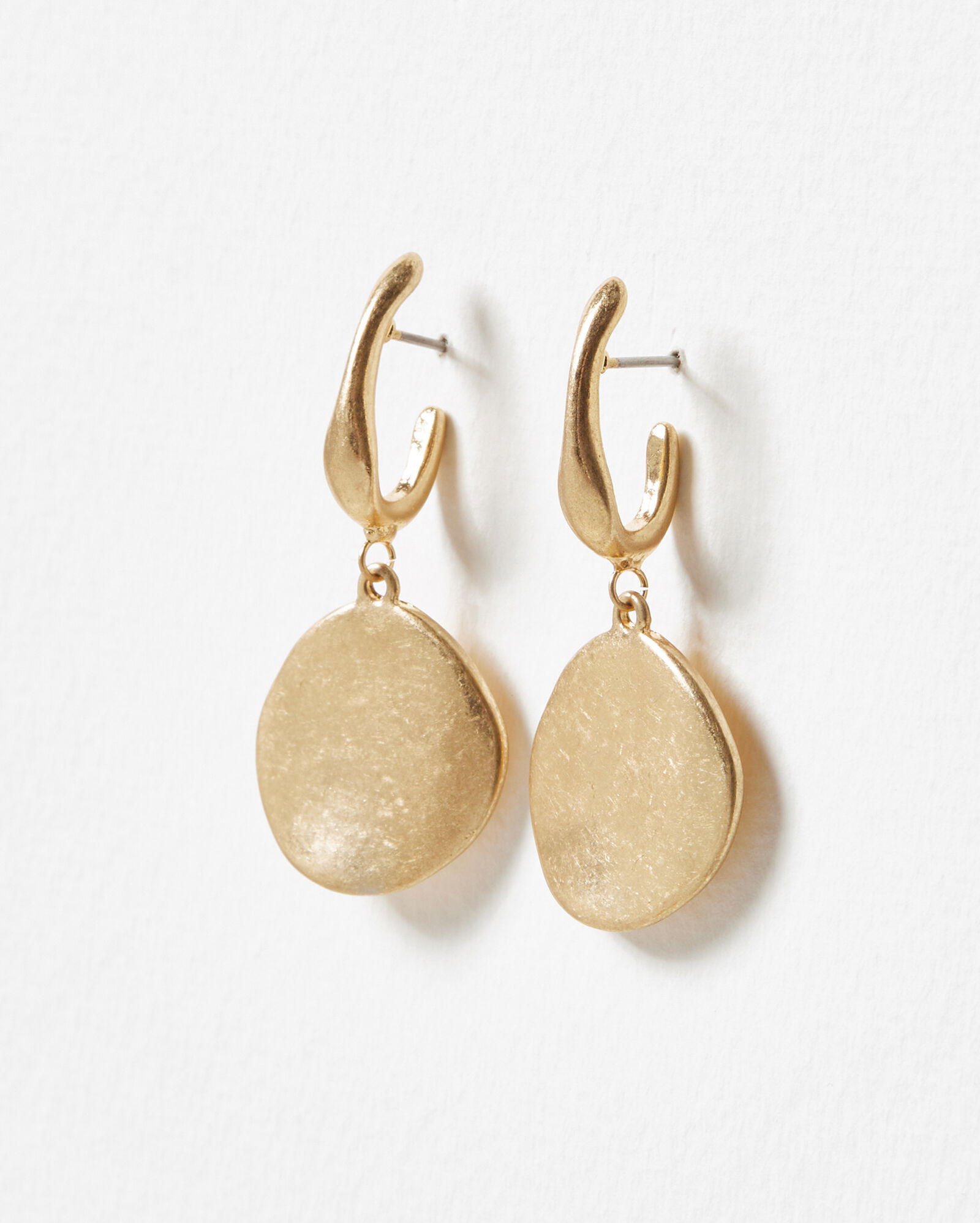 OLIVER BONAS Nara Worn Gold Disc Drop Earrings in Gold | endource