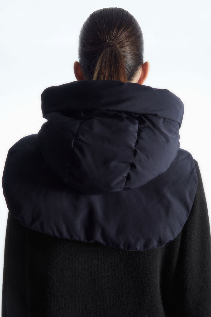 COS Hooded Mock Collar in NAVY | endource