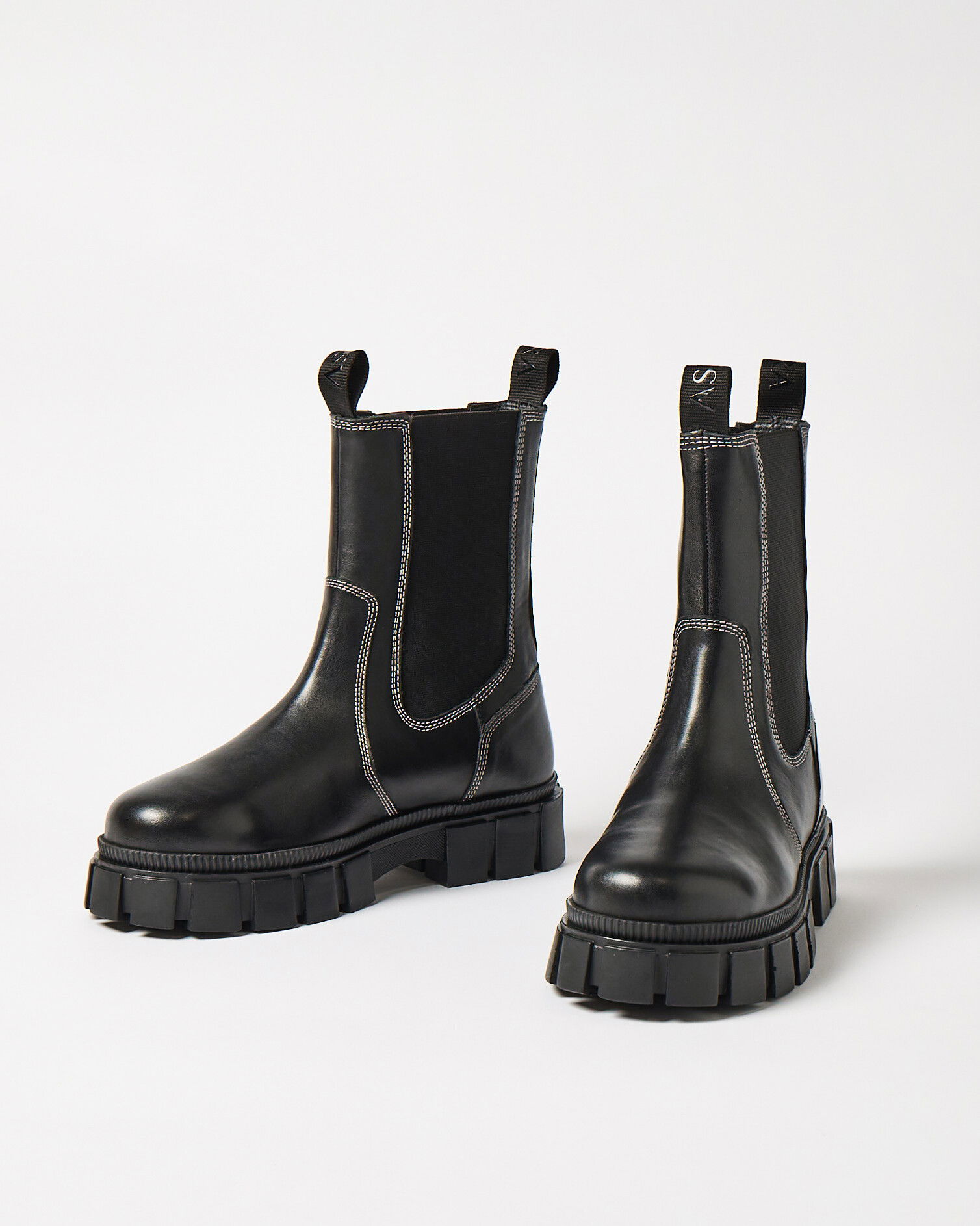 OLIVER BONAS Asra Beacon Chelsea Boots in Black | Endource