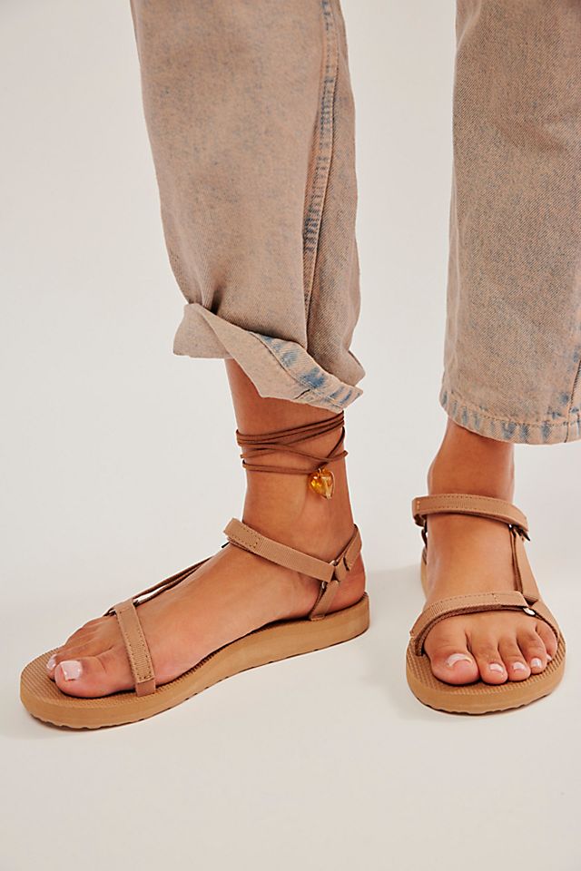 TEVA Universal Slim Sandals in Archive Wings White Pepper | endource