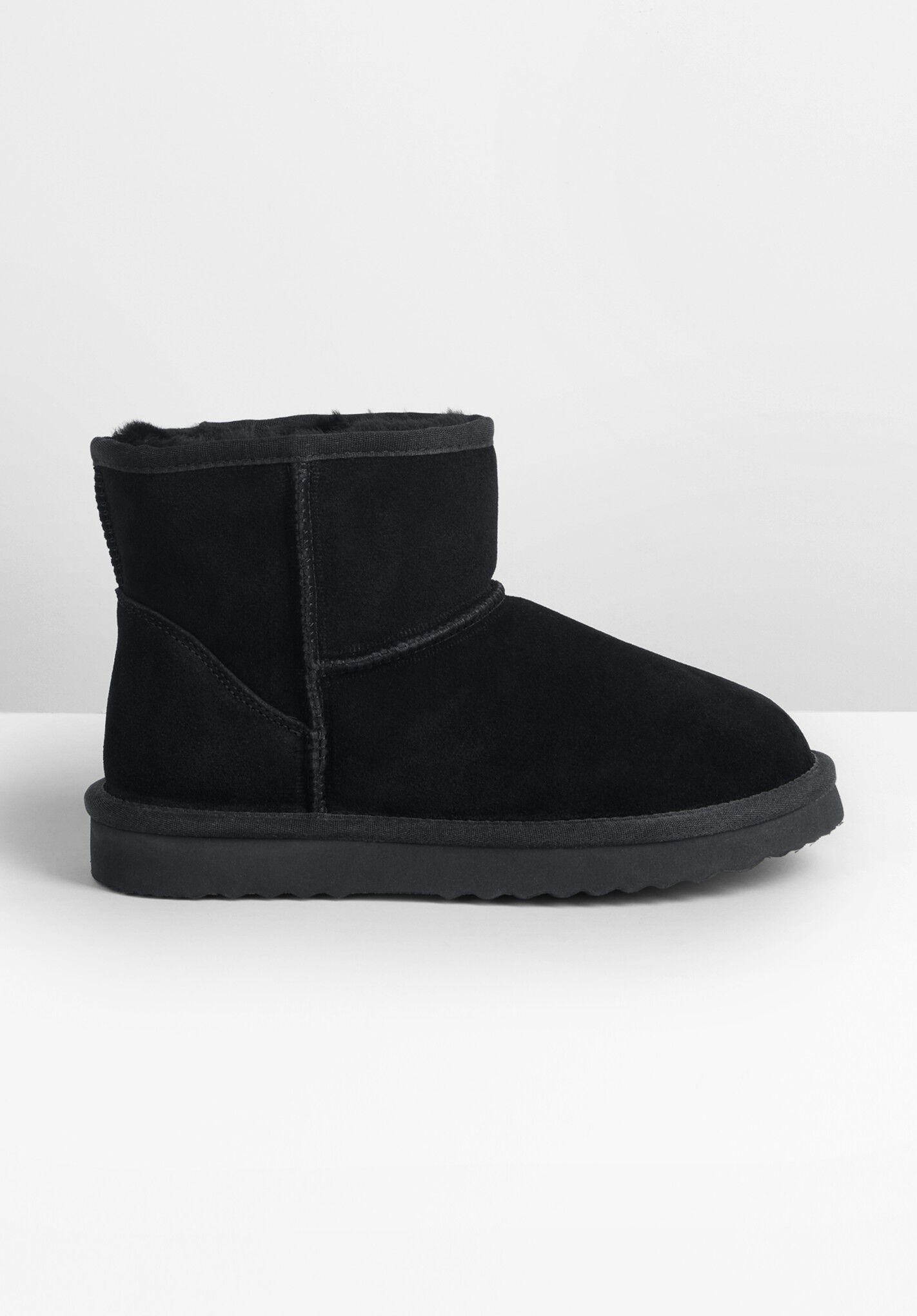 HUSH Mini Sheepskin Boots in Black | endource