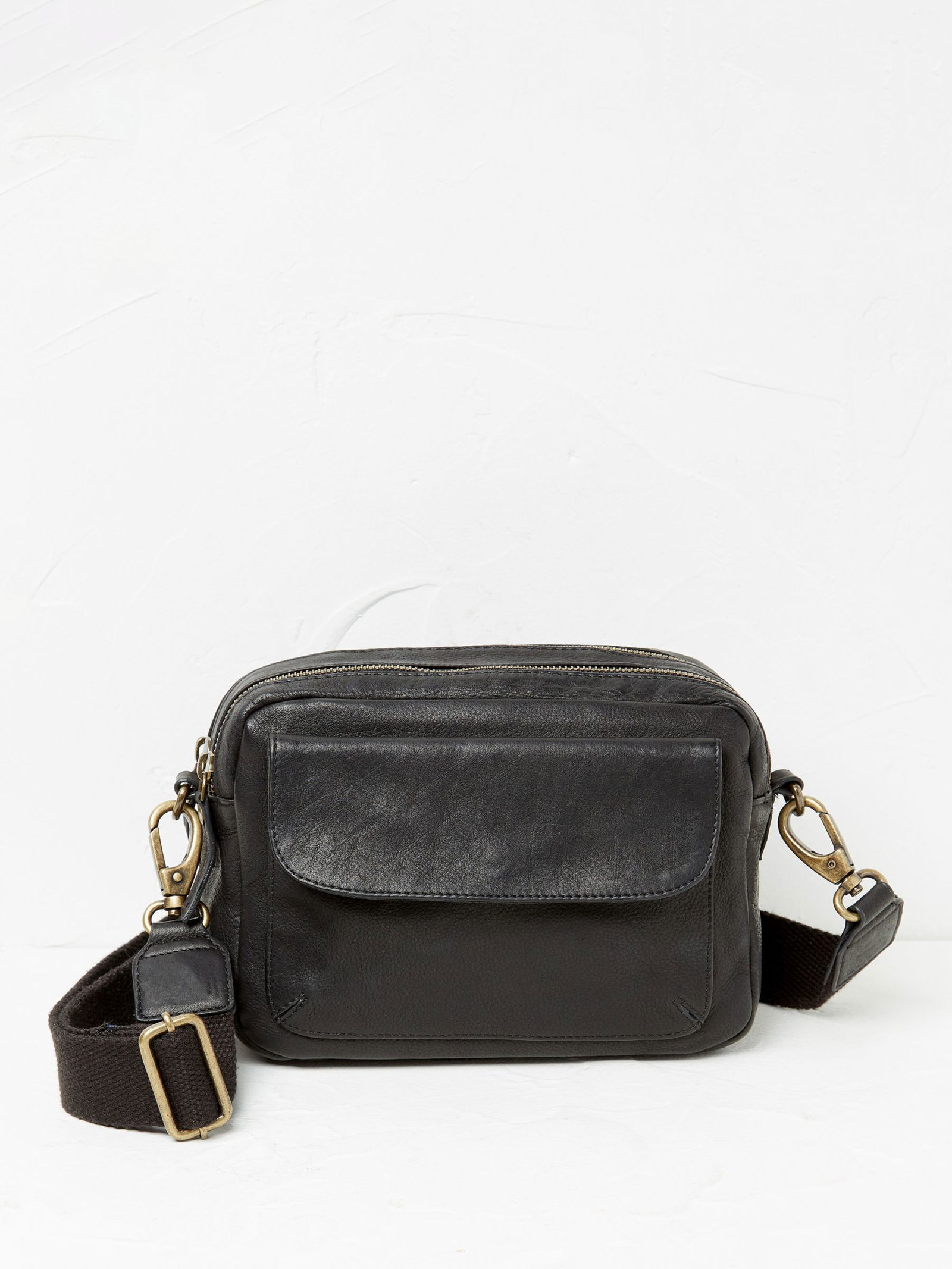 FATFACE The Oslo Camera Crossbody Bag in Black | endource